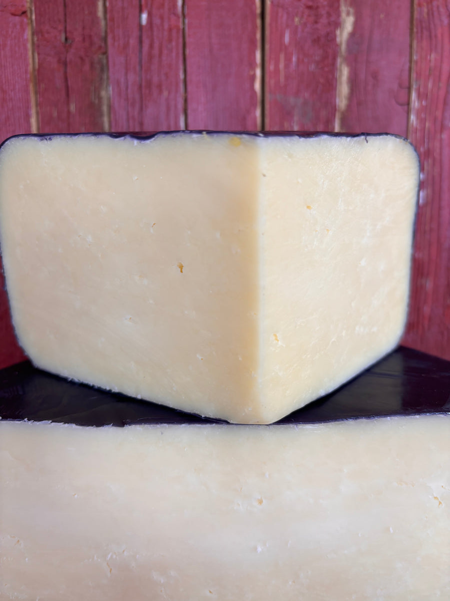 Barn Red Ched – Vaughan Cheese